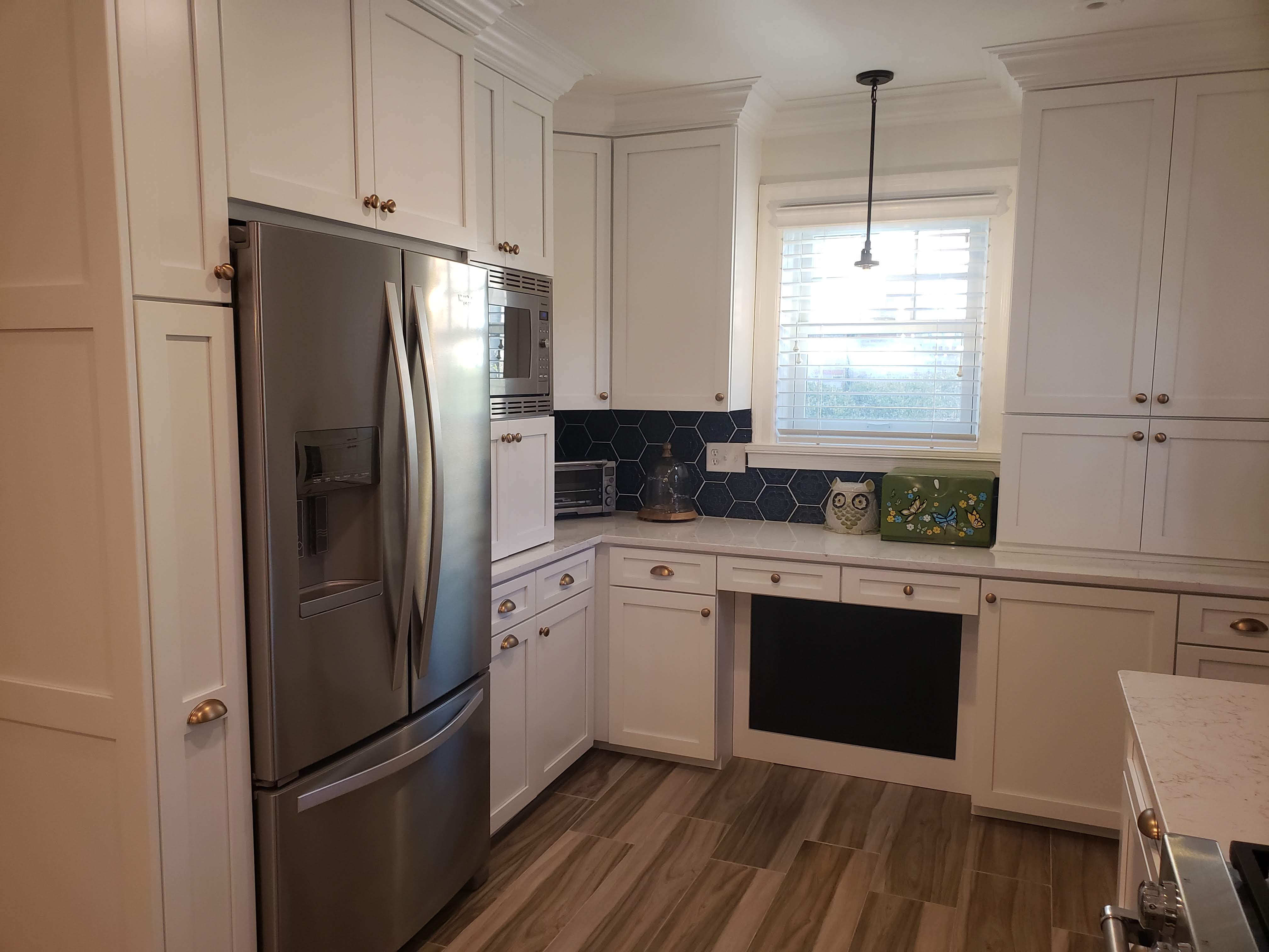 Arctic White, Square Shaker, Glass Doors, Gold Trim - U-City, MO