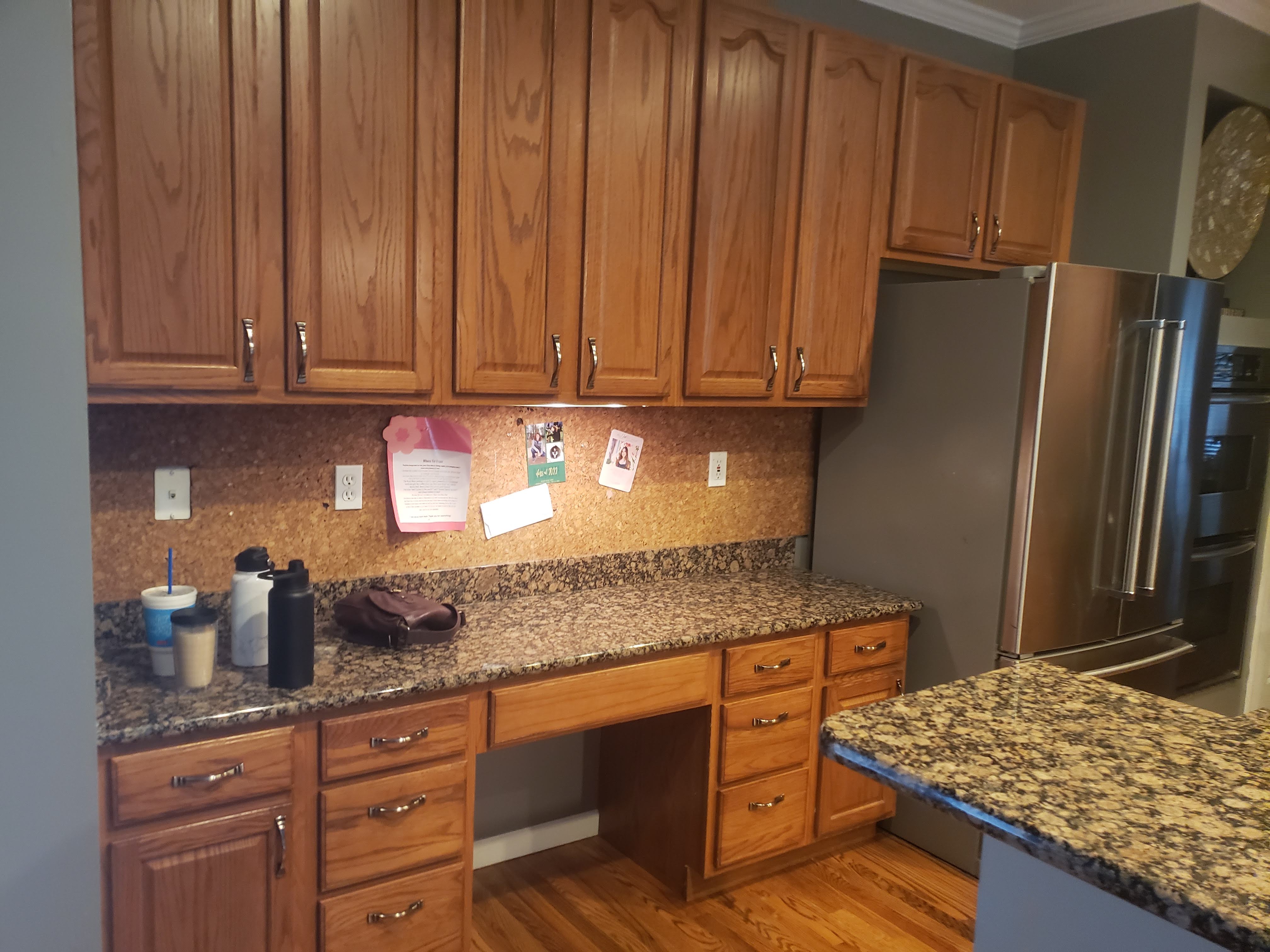 Premium Madison Door, Arctic White, #24 Crown Molding, B11 Light Rail ...