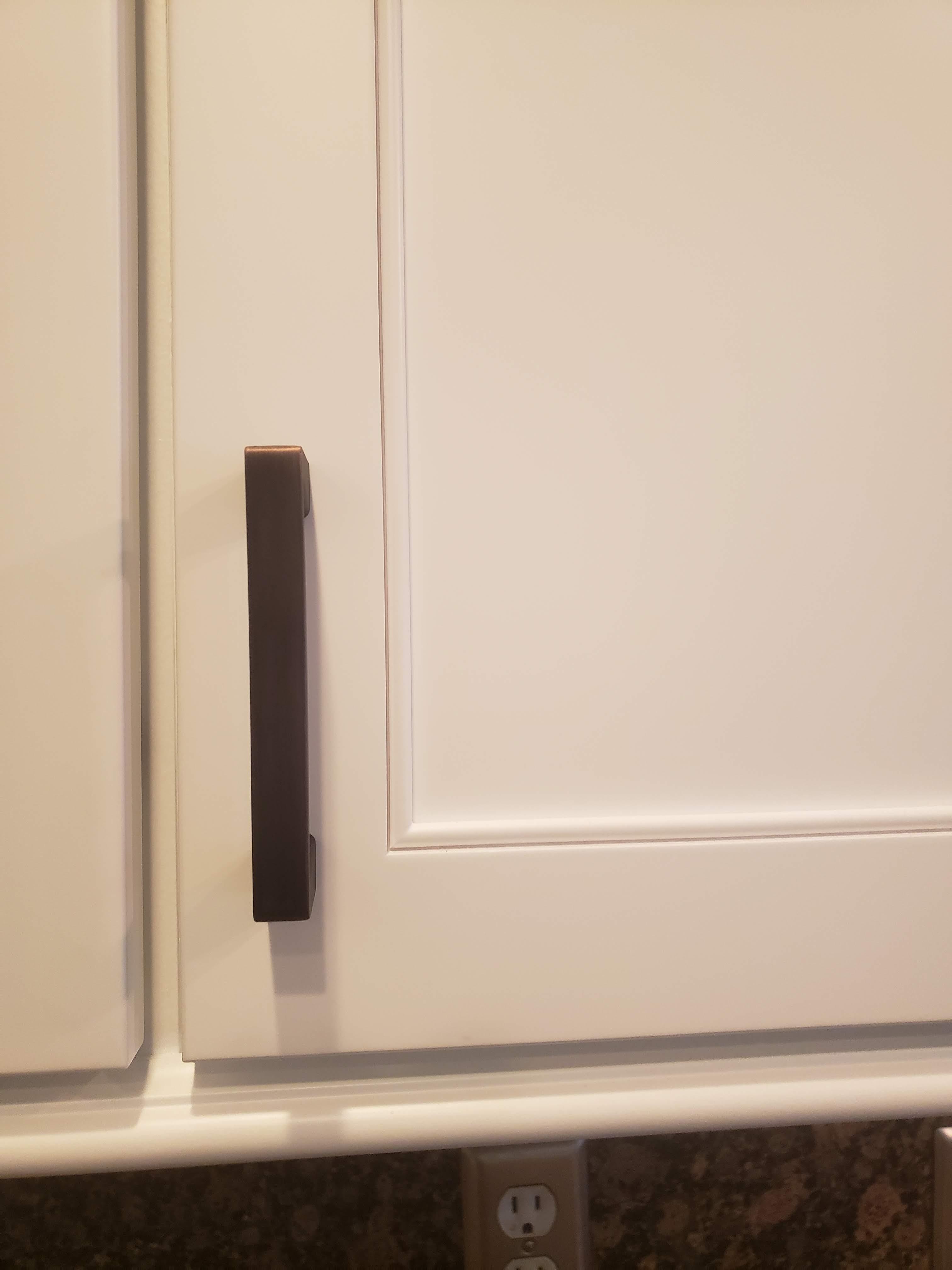 Premium Madison Door, Arctic White, #24 Crown Molding, B11 Light Rail ...