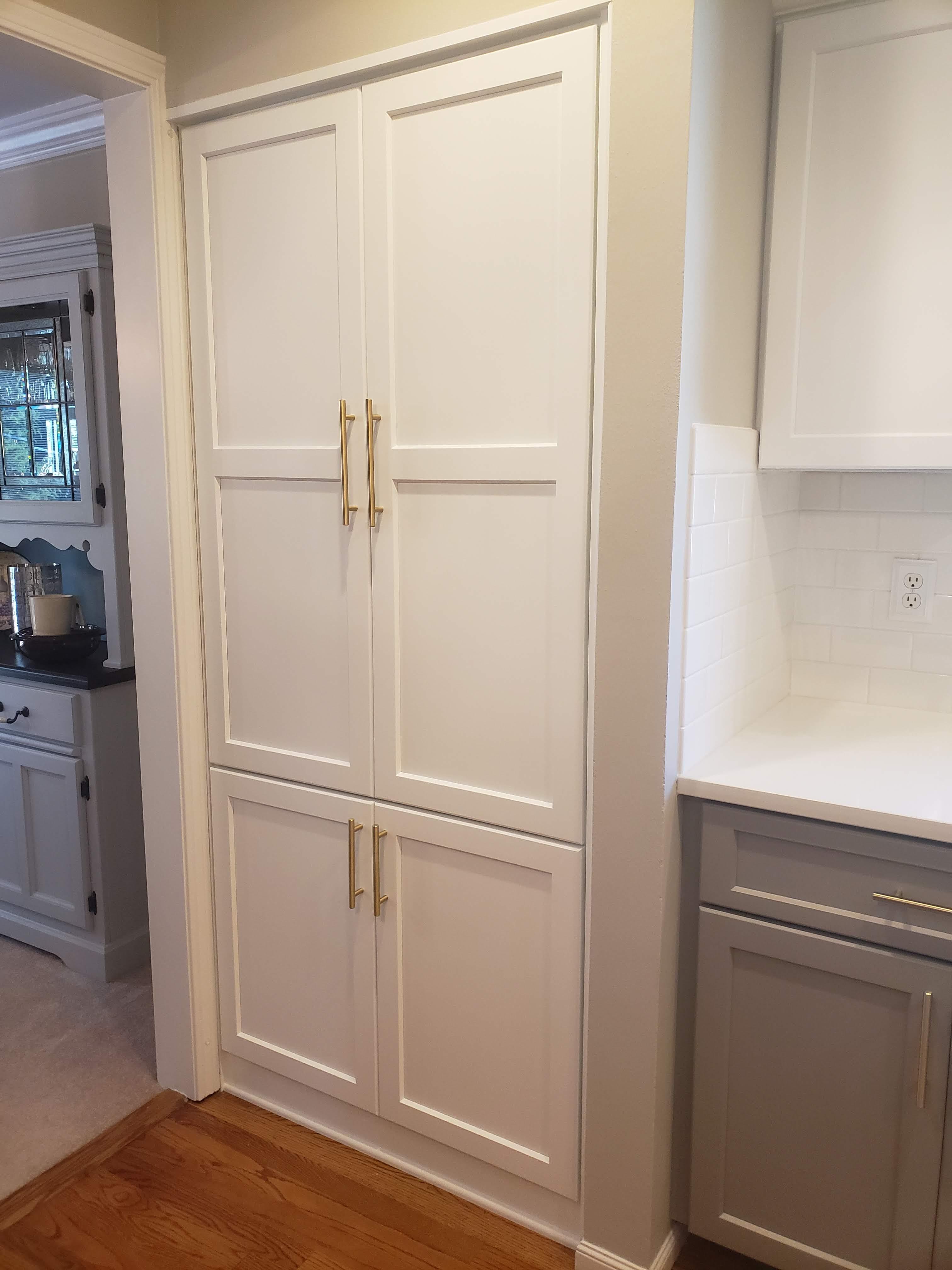 Beveled Shaker w/Beveled Edge, Arctic White, Cadet Grey, #6 Crown ...