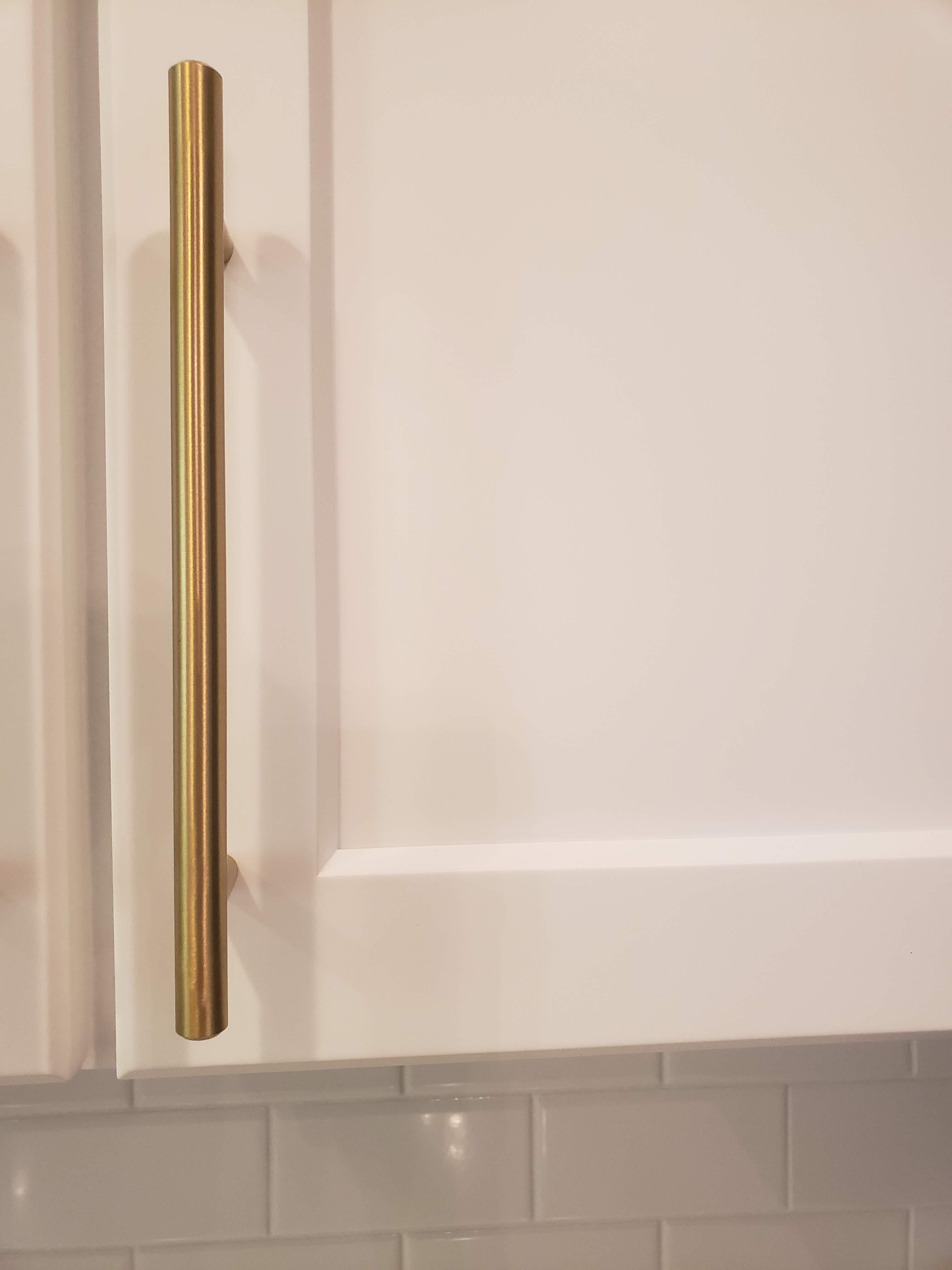 Beveled Shaker w/Beveled Edge, Arctic White, Cadet Grey, #6 Crown ...