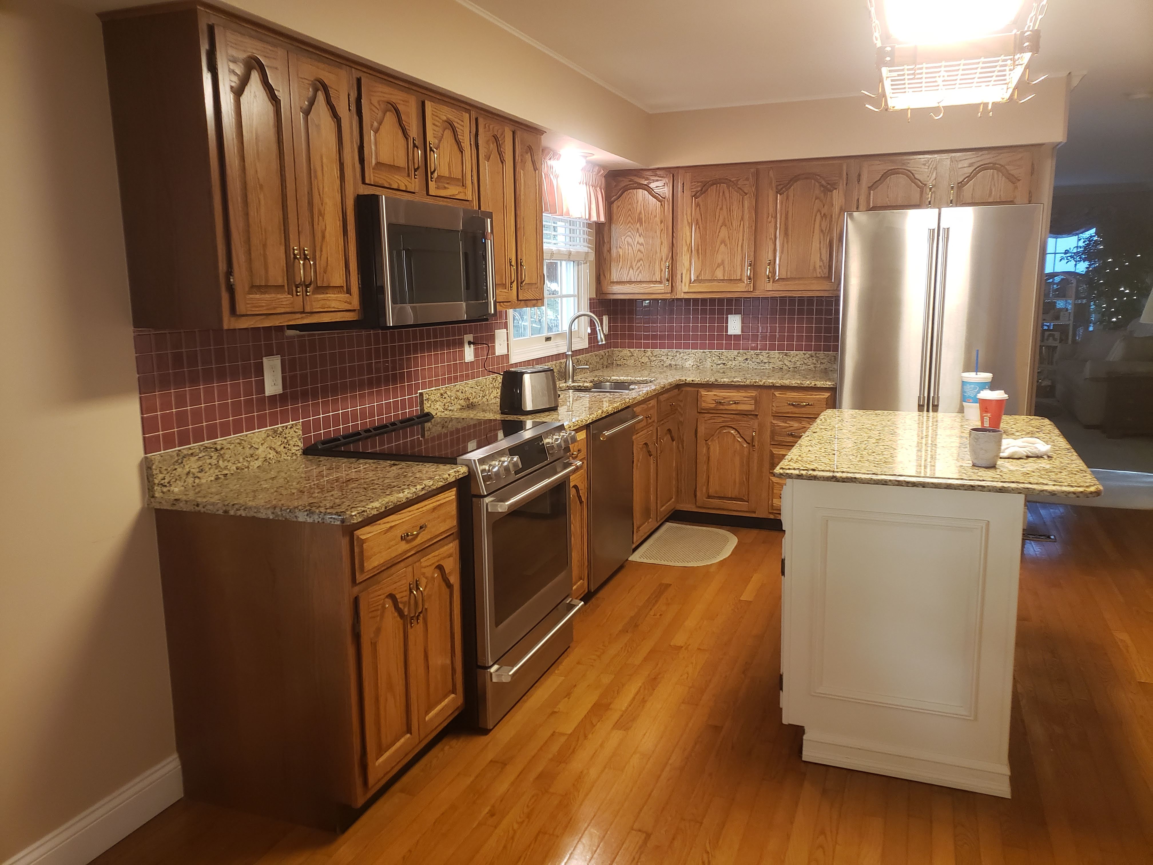 Slant Raised Panel w/ Elite H-2 Frame in Crystal, Cove Molding, B11 ...