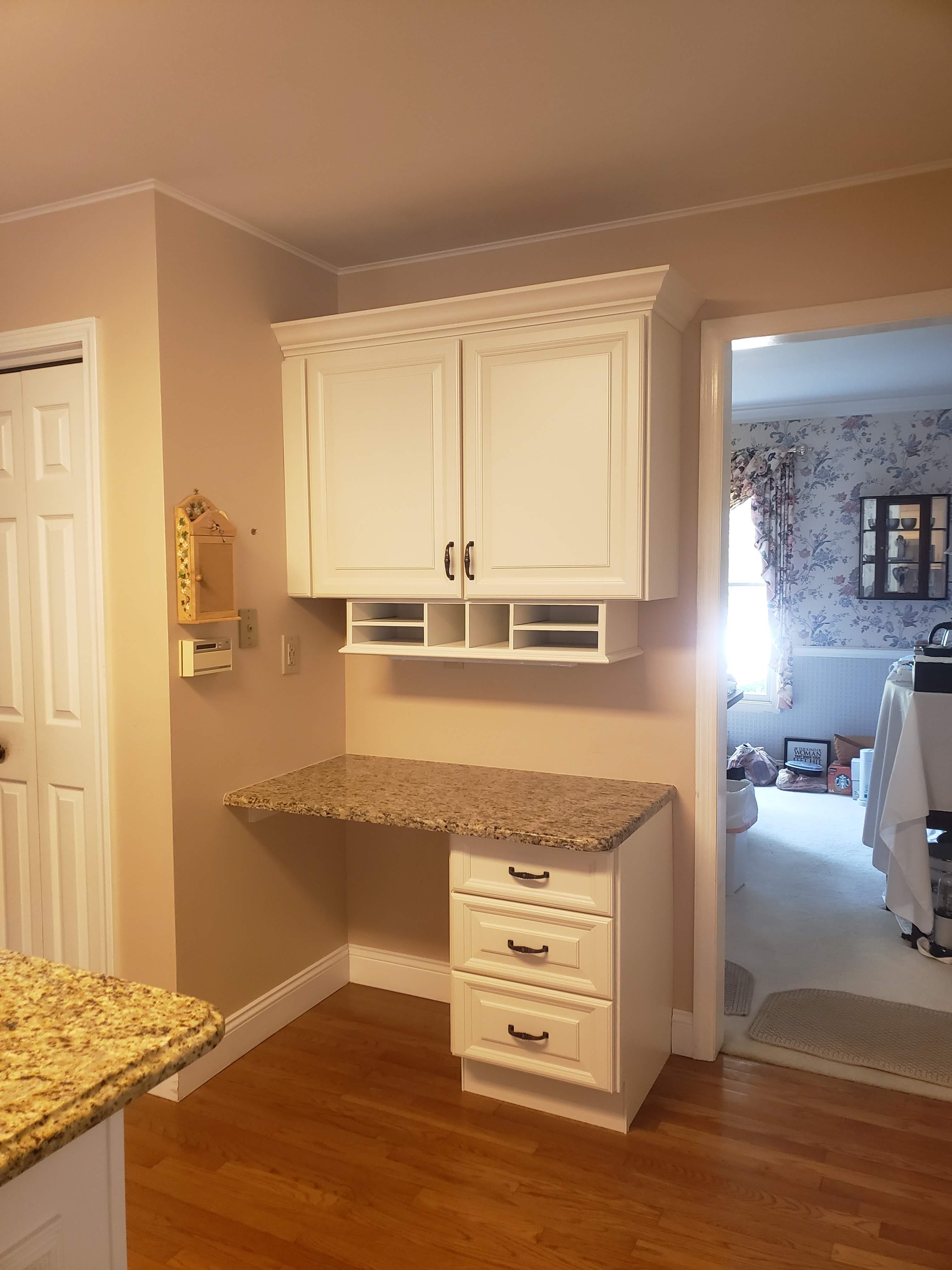 Slant Raised Panel w/ Elite H-2 Frame in Crystal, Cove Molding, B11 ...