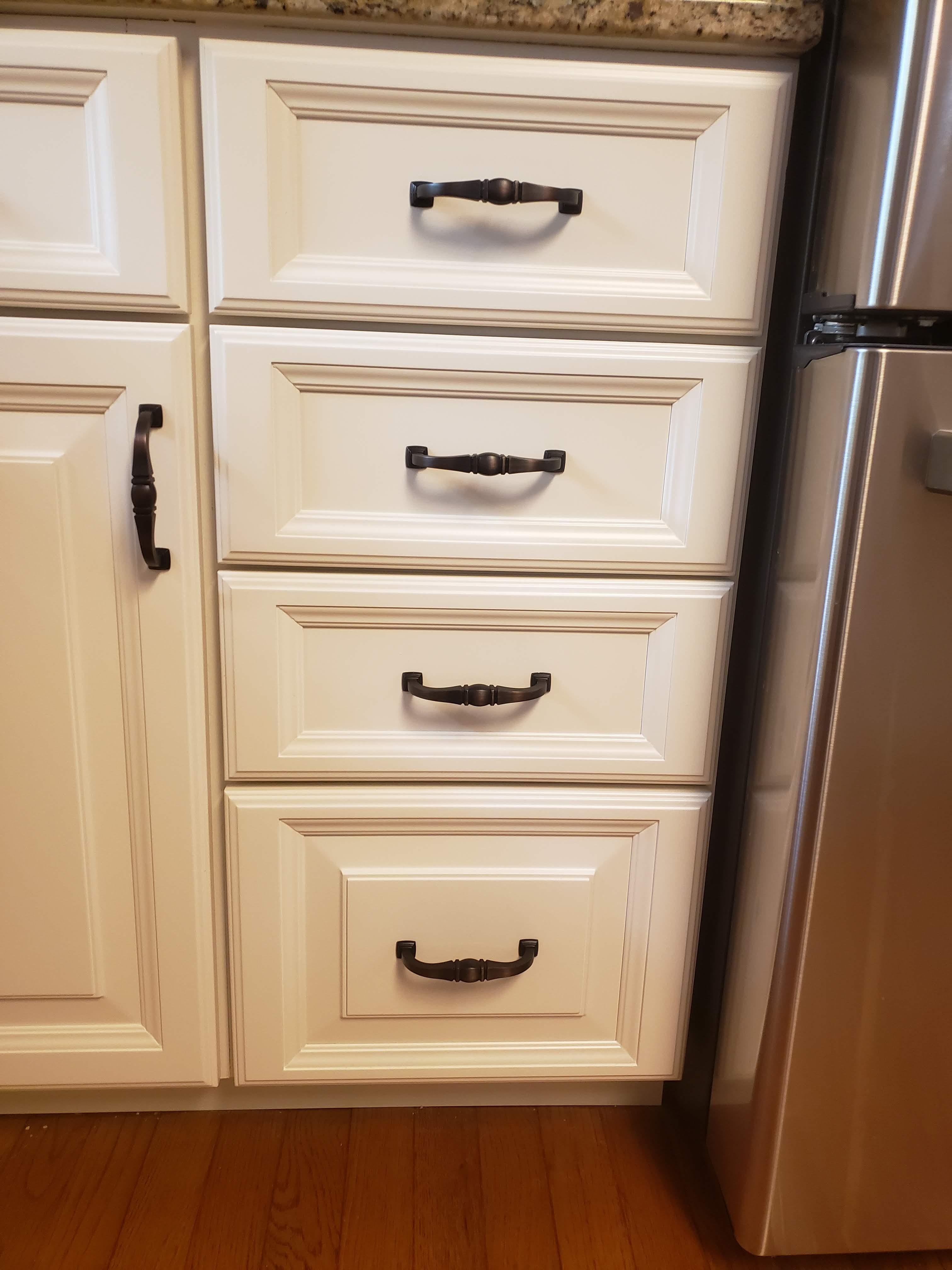 Slant Raised Panel w/ Elite H-2 Frame in Crystal, Cove Molding, B11 ...