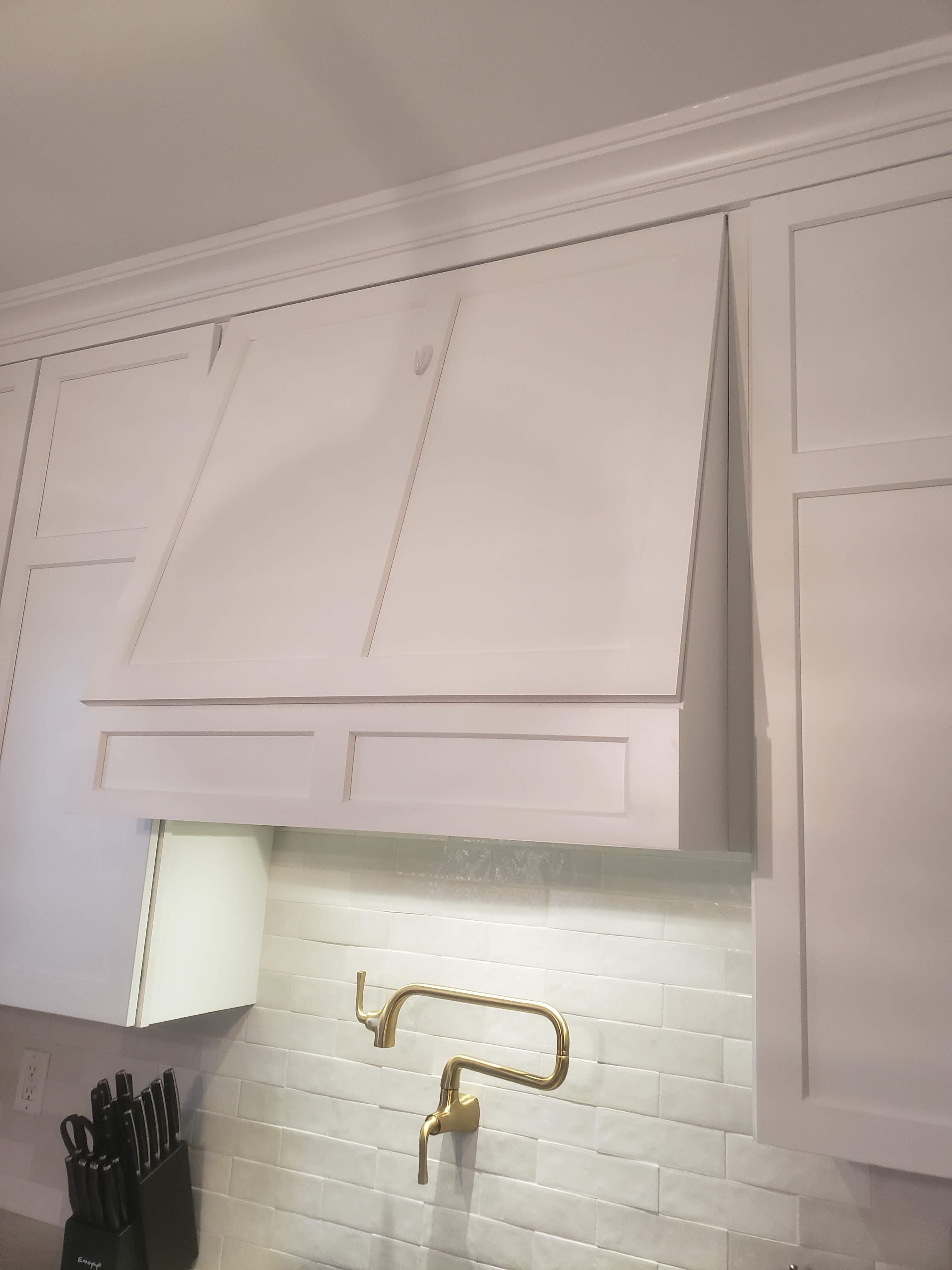 Beveled Shaker, Arctic White & Charcoal Blue, Range Hood, Cabinet ...