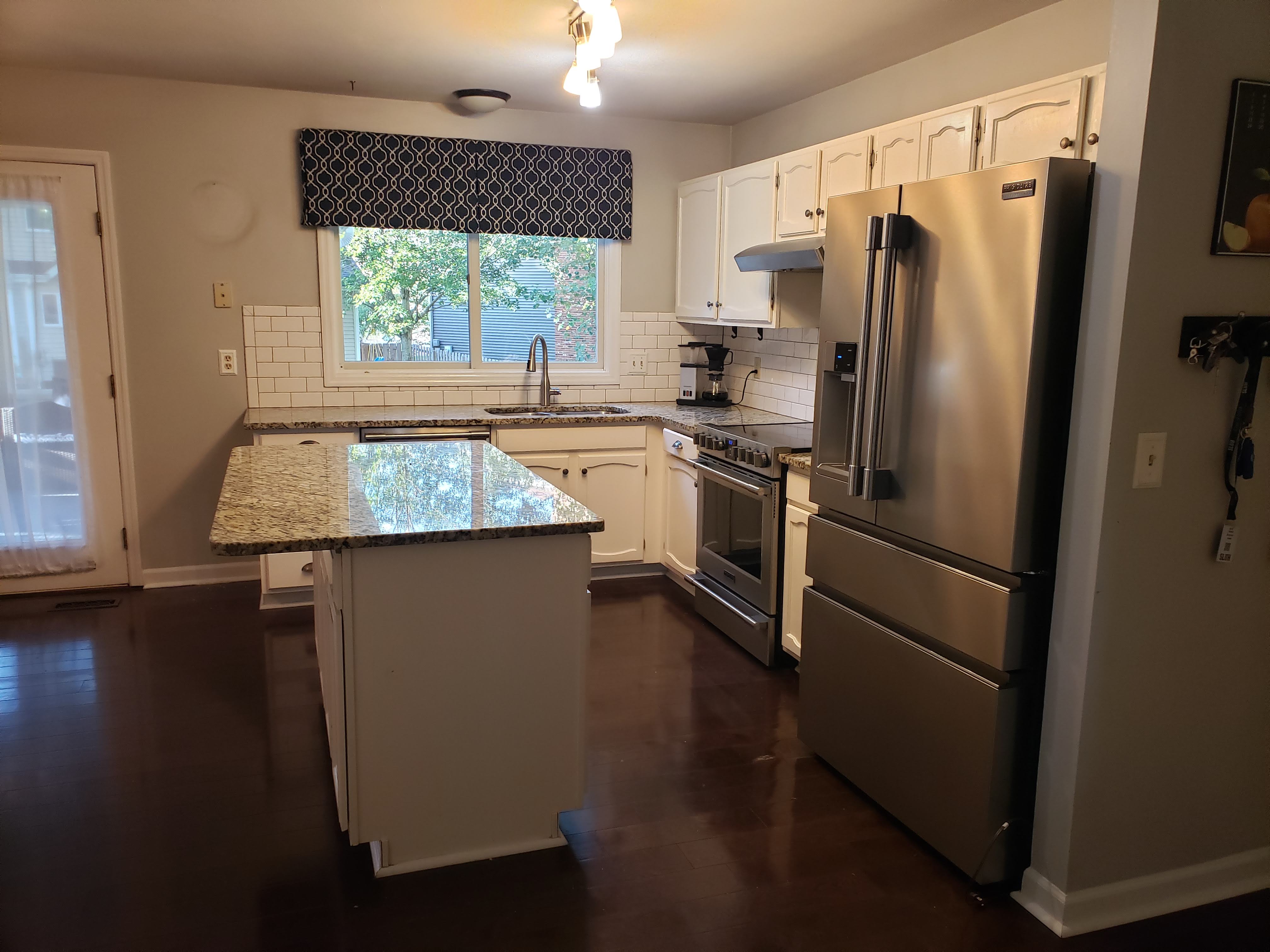 New Wall Cabinets, Arctic White, Slant Raised Panel with Elite Frame ...