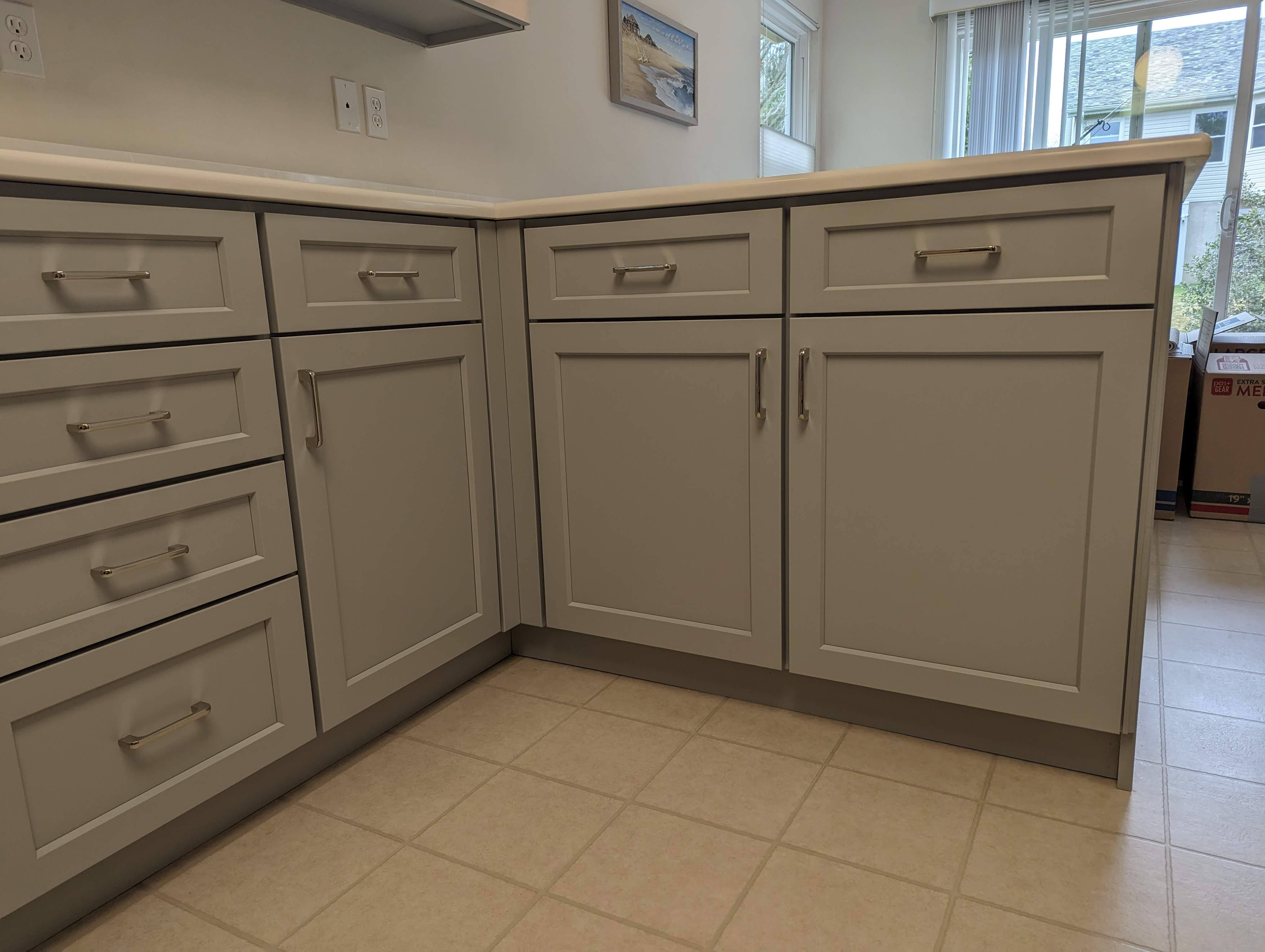Gunsmoke Gray, Beveled Shaker, Flat Panels, Polished Chrome, Peninsula ...